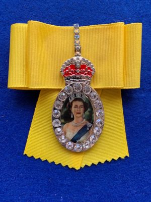 REPLICA ROYAL FAMILY ORDER - QUEEN ELIZABETH II - Quarterdeck Medals ...